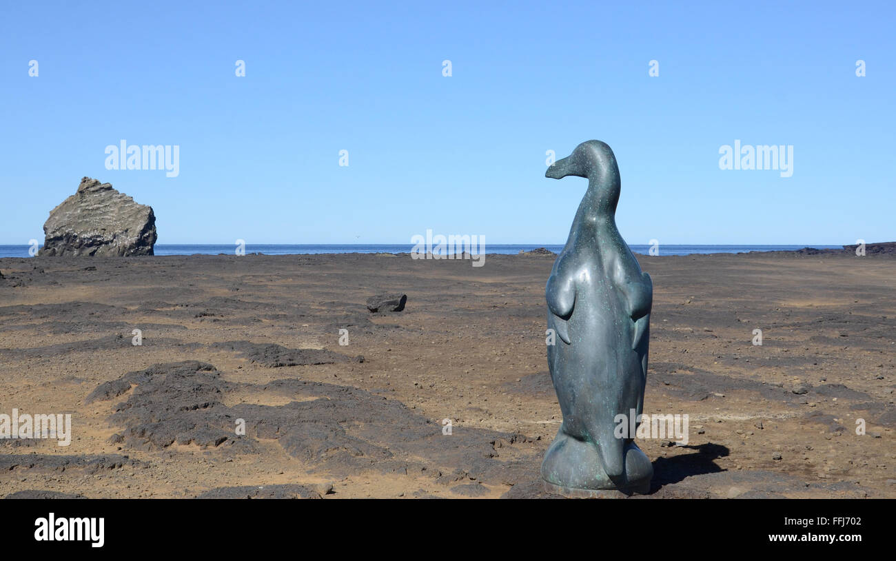 BAEJARFELL, Island - 13 JUN: Skulptur der Riesenalk in Baersfell ...