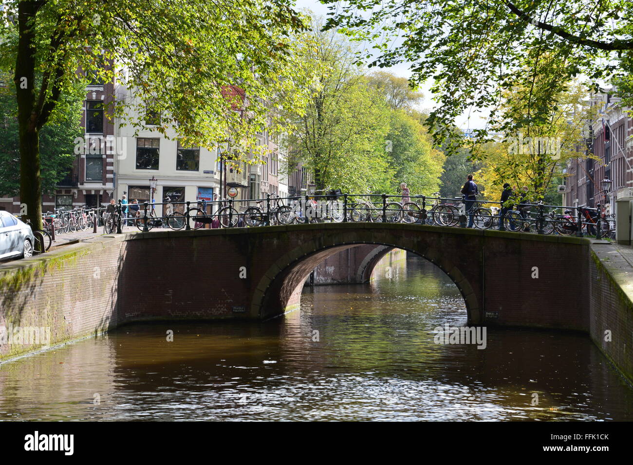 Traditional bridge over canal amsterdam -Fotos und -Bildmaterial in ...