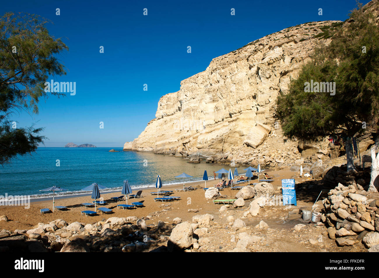 Red Beach Crete Matala Stockfotos und -bilder Kaufen - Alamy