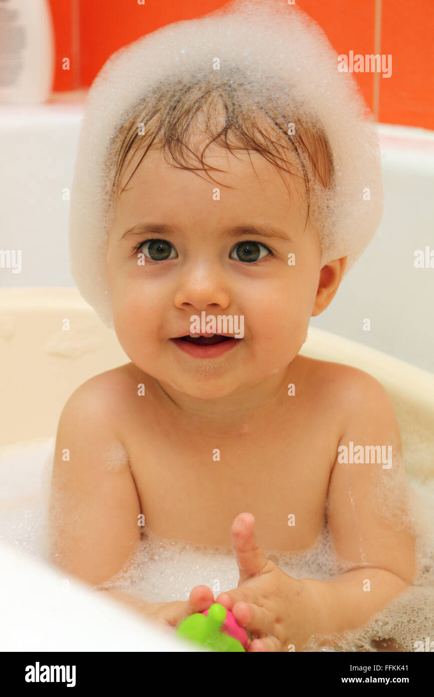 Badeschaum gesicht -Fotos und -Bildmaterial in hoher Auflösung – Alamy