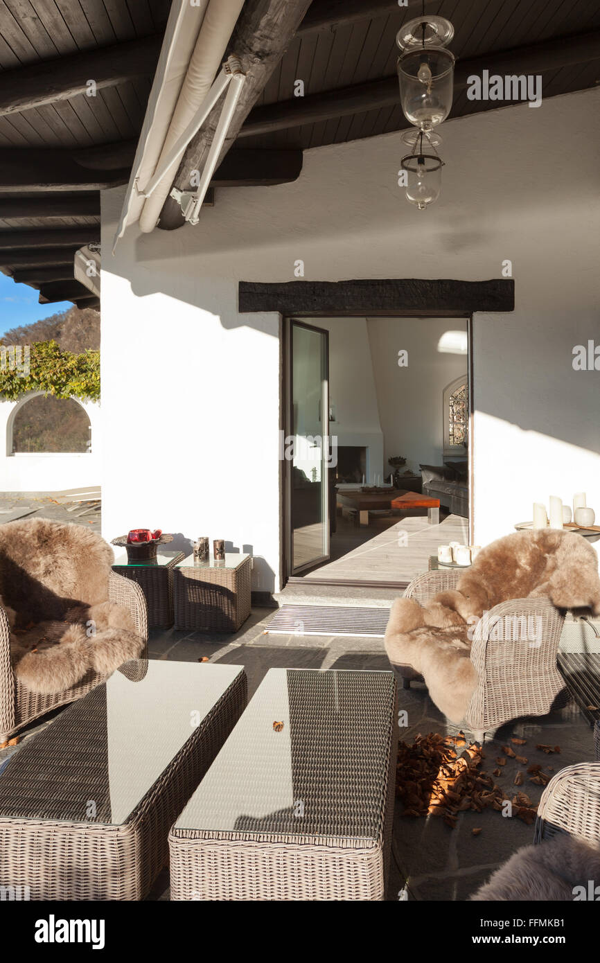 Offene veranda -Fotos und -Bildmaterial in hoher Auflösung – Alamy