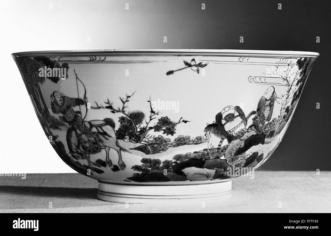 CHINA: PORZELLANSCHÜSSEL. /nPorcelain Schale dekoriert mit einer ...