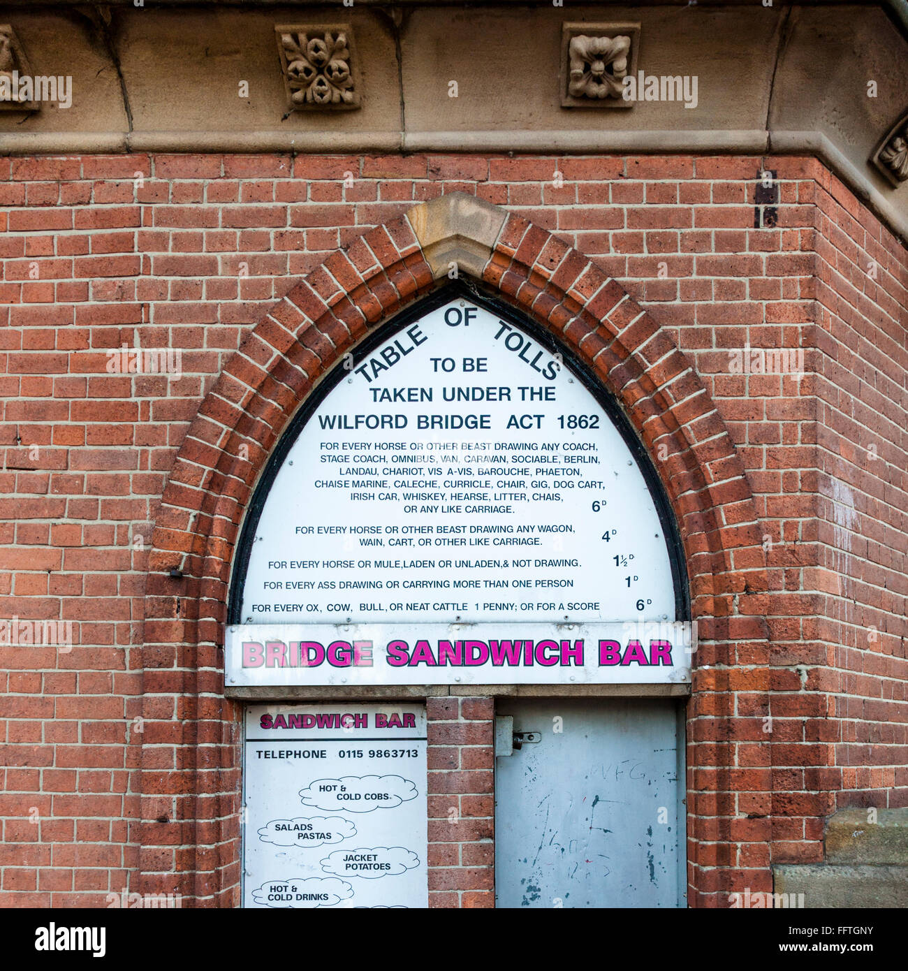 Tabelle der Maut auf dem Mauthaus bei Wilford, Nottingham, England, UK ...