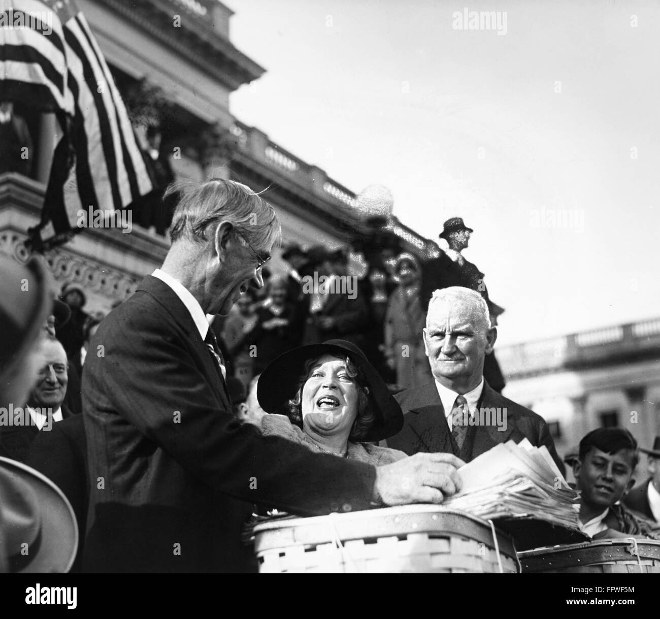 SMOOT-HAWLEY TARIFF ACT. /nSenator Reed Smoot, links, und ...