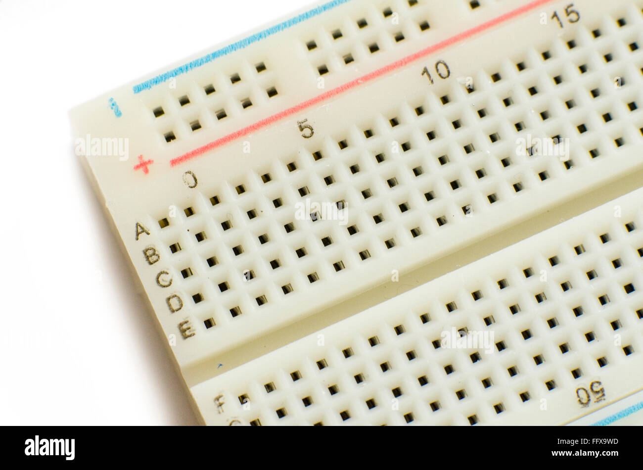 Electronics breadboard -Fotos und -Bildmaterial in hoher Auflösung – Alamy