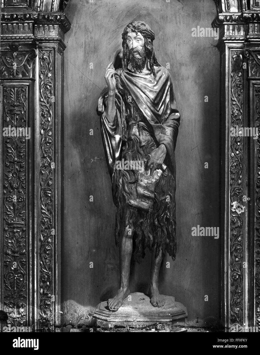 DONATELLO: JOHANNES DER TÄUFER. /nWood Skulptur des Heiligen Johannes des Täufers in der Santa ...