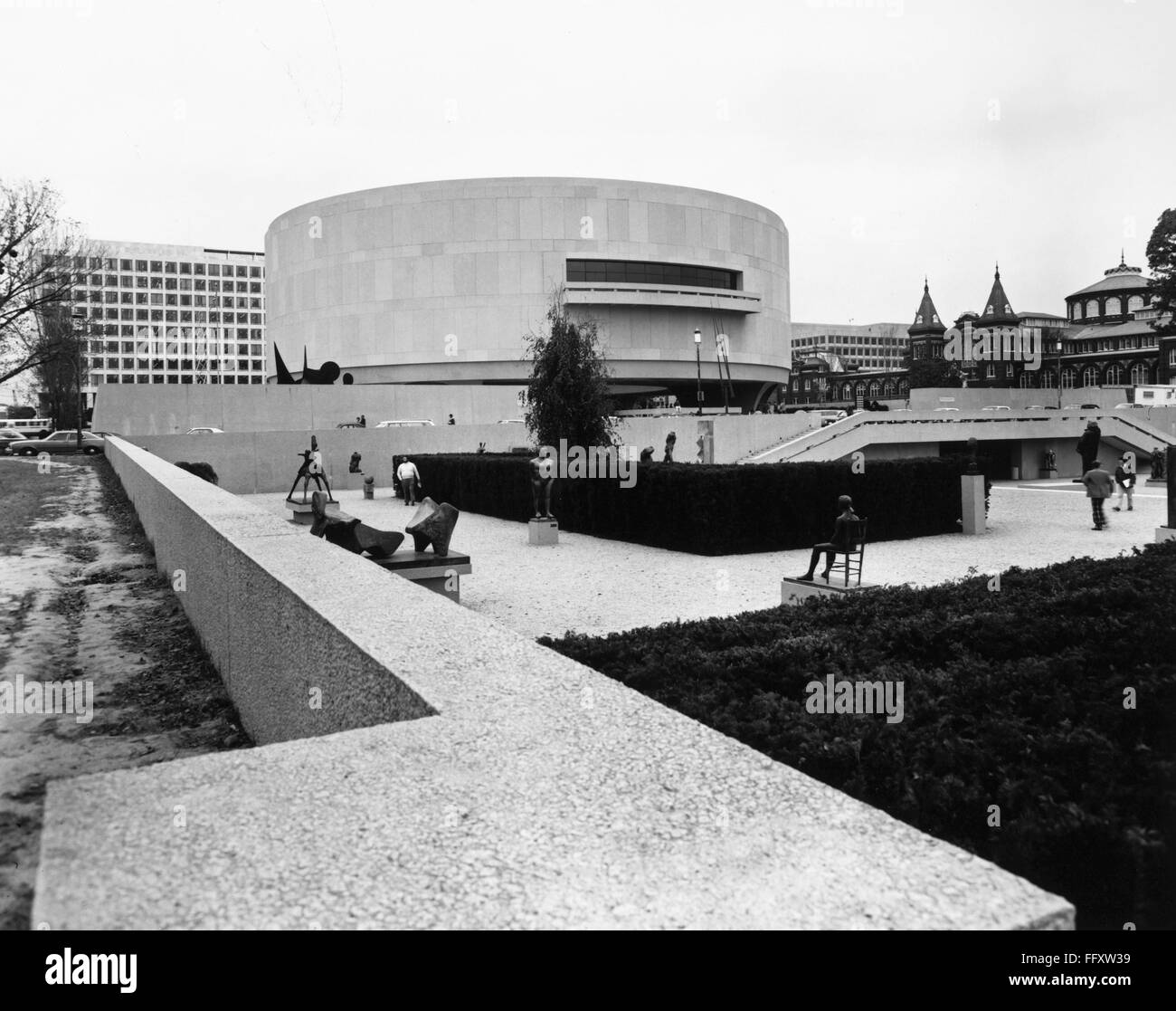 HIRSHHORN MUSEUM. /nThe Hirshorn Museum and Sculpture Garden in ...