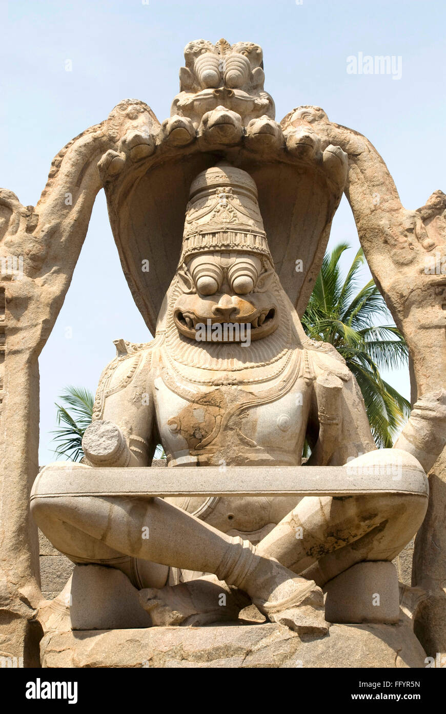 Lakshmi Narasimha halb Löwe, halb Mensch Statue in Hampi, Karnataka ...