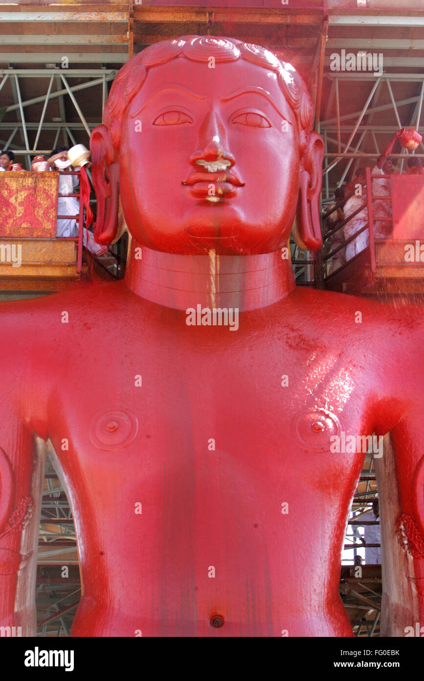 Zinnoberrot Wasser gießen Statue Sankt Gomateshwara Bahubali ...