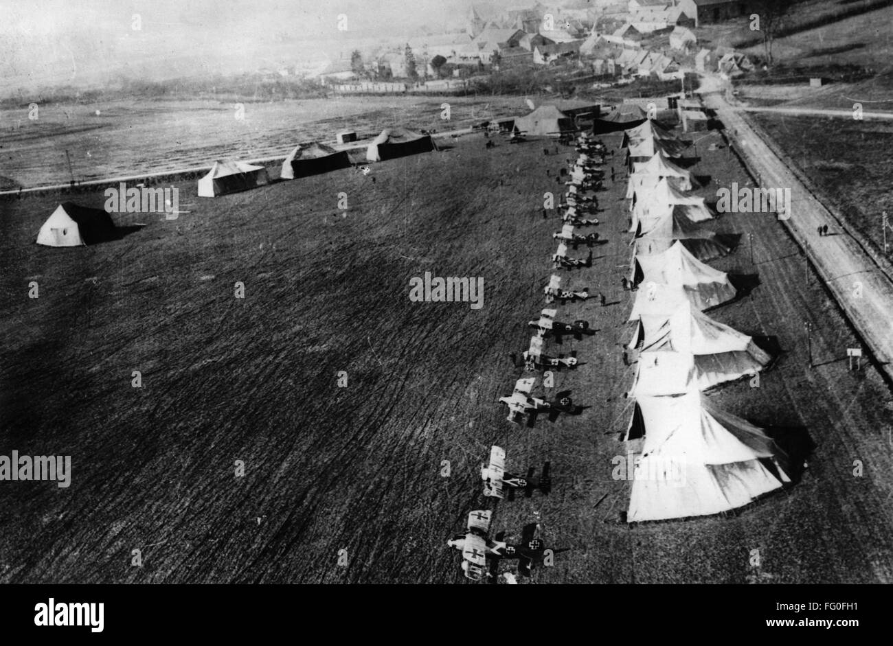 Doppeldecker kampfflugzeug -Fotos und -Bildmaterial in hoher Auflösung – Alamy