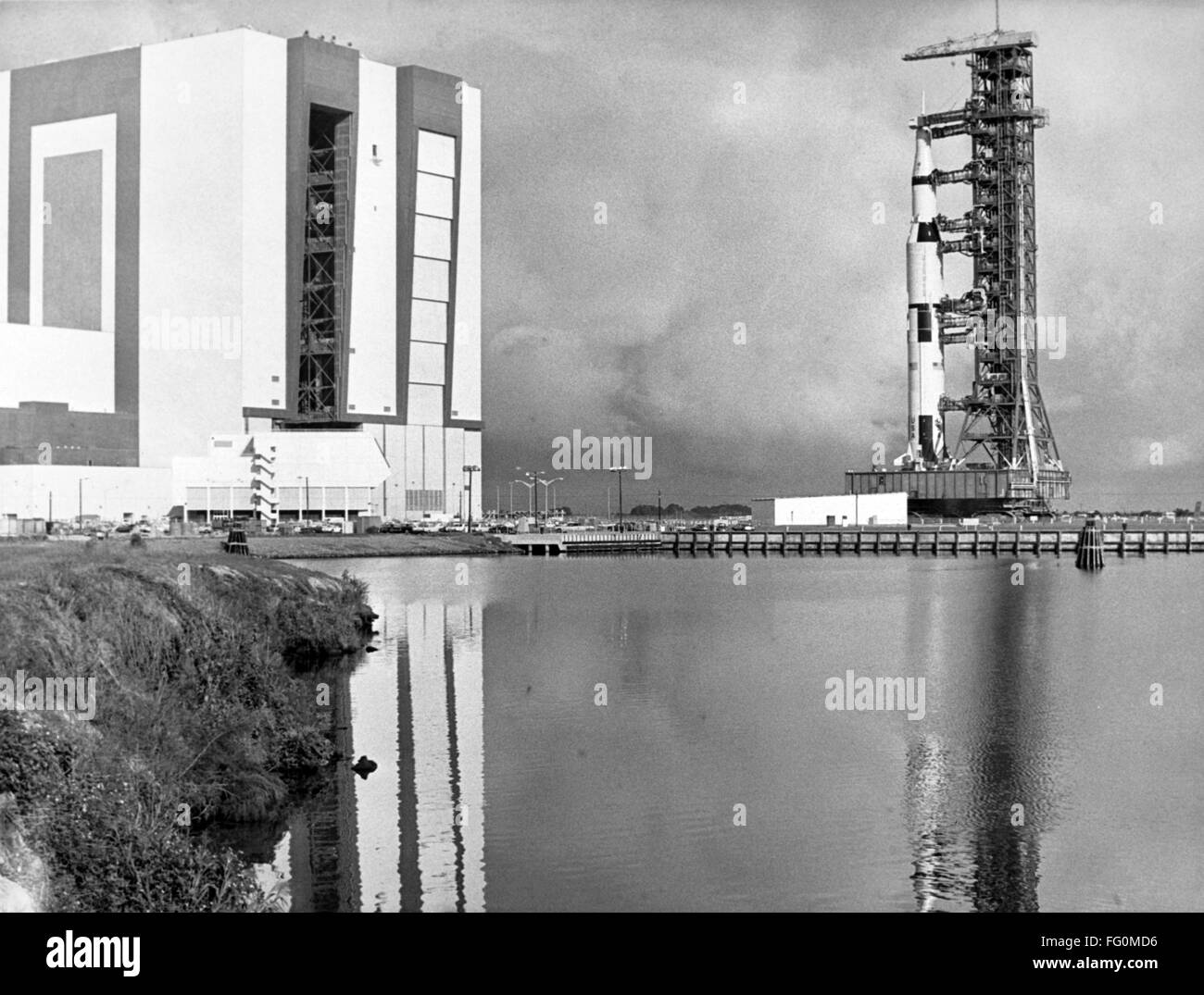 APOLLO 8: SATURN V, 1968. /nThe Apollo 8 Raumfahrzeug und Saturn V ...