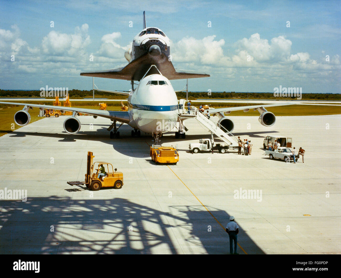 SPACE SHUTTLE CHALLENGER. /nThe Space Shuttle Challenger an Bord einer ...