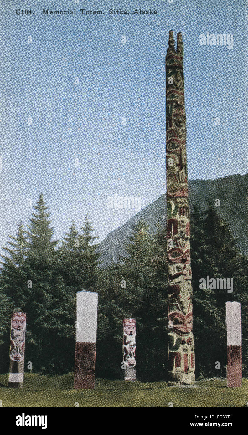 ALASKA: TOTEM POLE, c1935. /nHaida Denkmal Totempfahl mit Figuren von ...