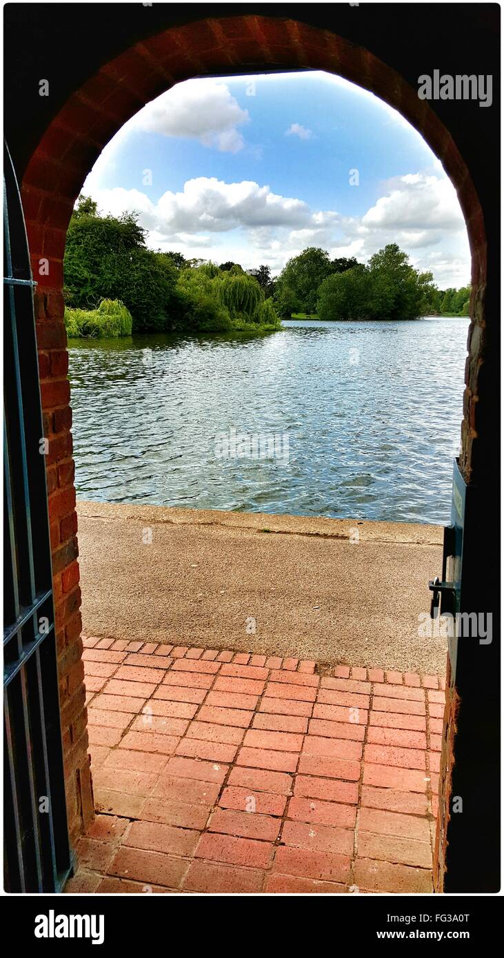 Durch die tür -Fotos und -Bildmaterial in hoher Auflösung – Alamy