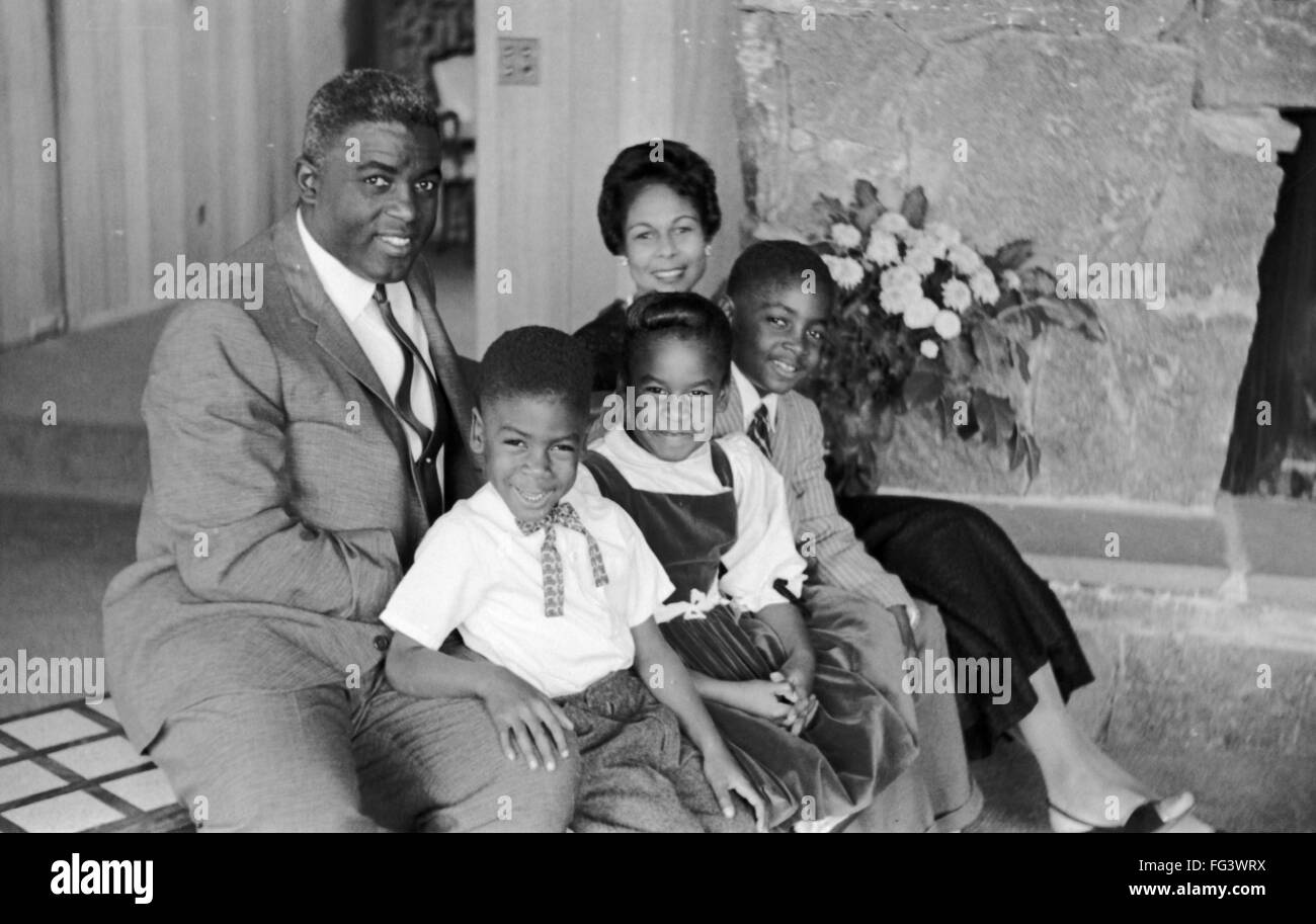 JACKIE ROBINSON (1919-1972). /nAmerican-Baseball-Spieler. Mit seiner ...