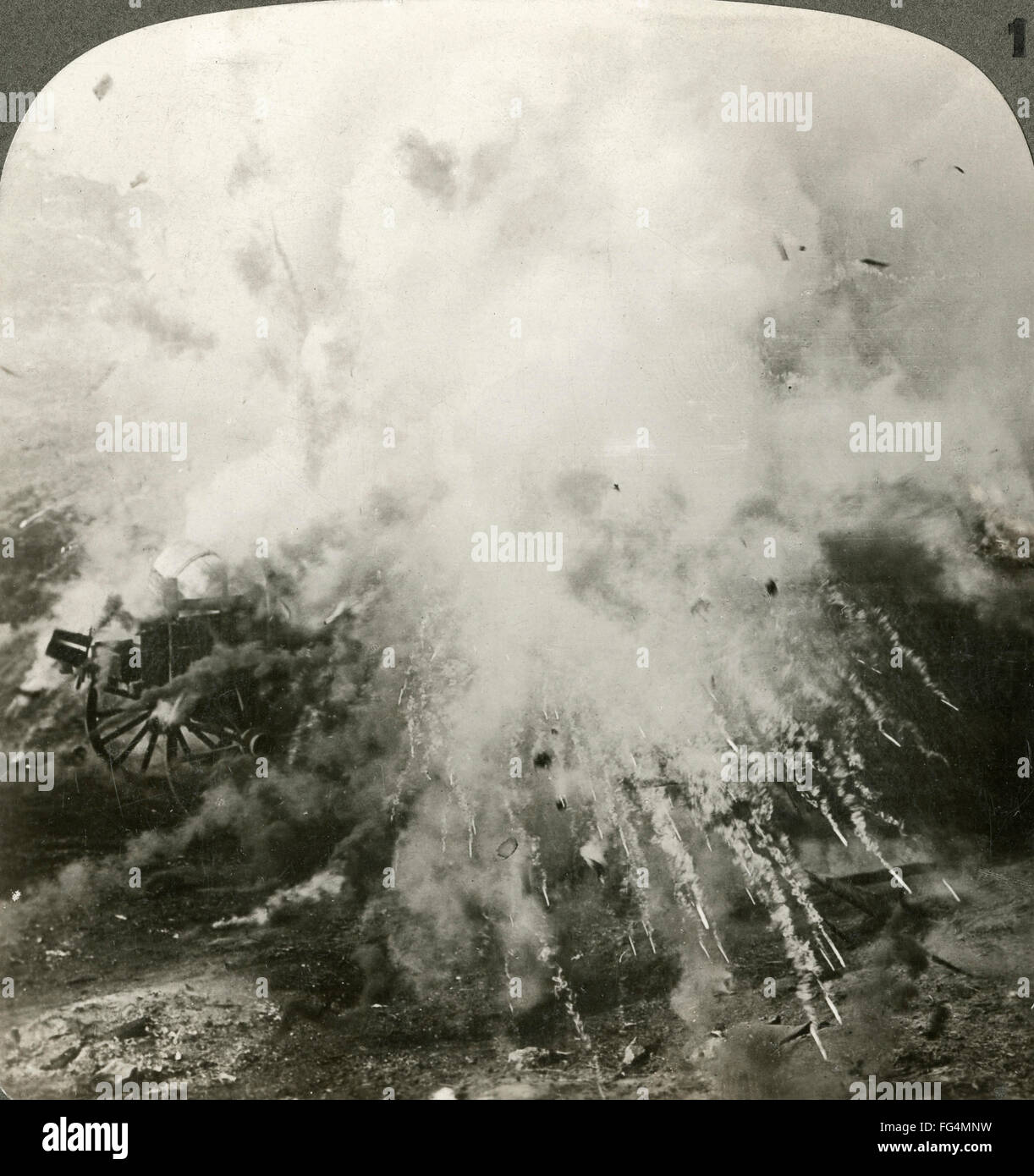 WELTKRIEG I: EXPLOSION. /nExplosion eines britischen Munition Wagens ...