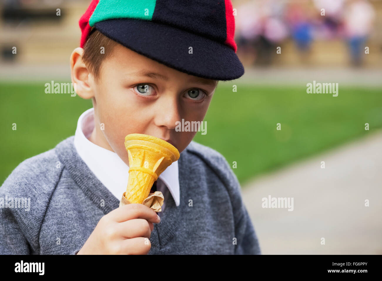 Private school children uniform uk -Fotos und -Bildmaterial in hoher ...