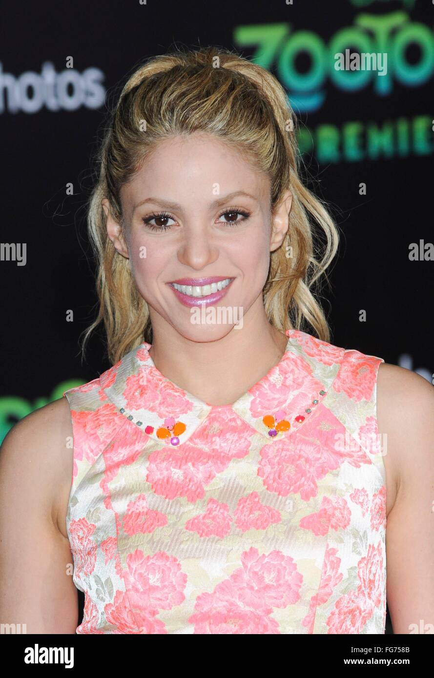 Los Angeles, CA, USA. 17. Februar 2016. Shakira im Ankunftsbereich für ...