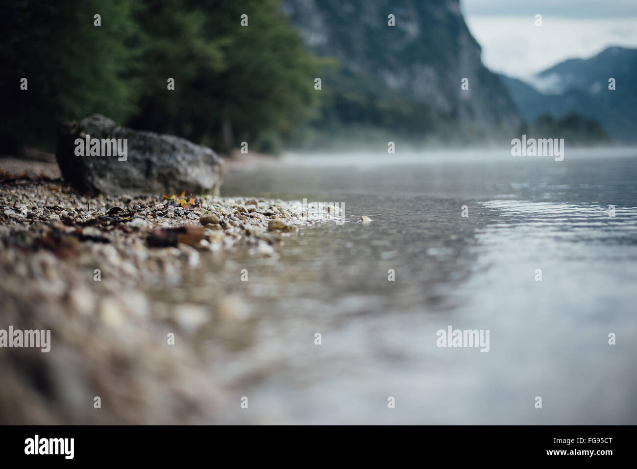 Fluss mit steinen -Fotos und -Bildmaterial in hoher Auflösung – Alamy