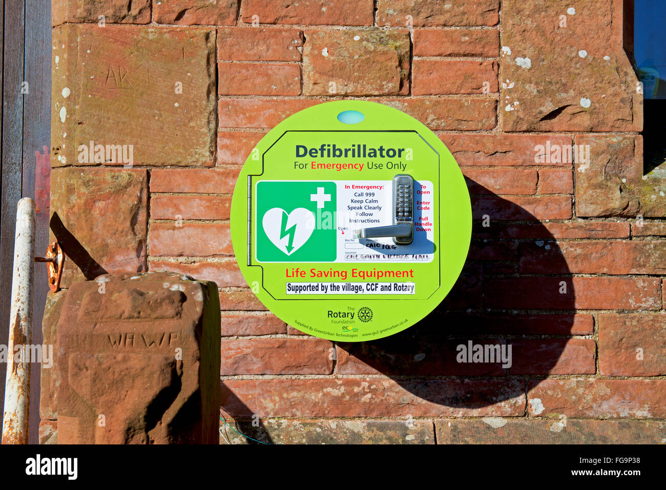 Defibrillator An Der Wand Stockfotos und -bilder Kaufen - Alamy