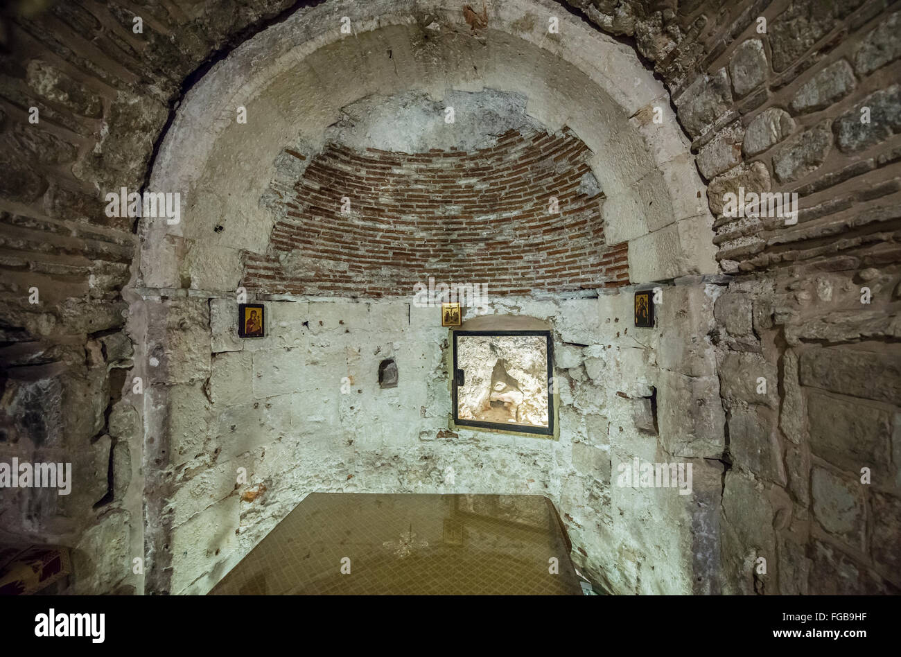 Felsen von Golgatha (Golgotha) in der Heilig-Grab-Kirche namens auch ...