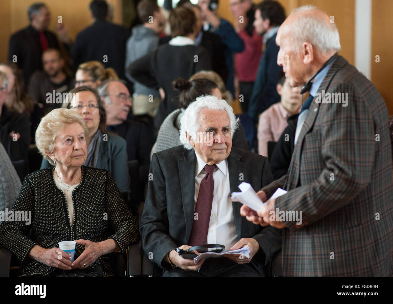 Detmold, Deutschland. 19. Februar 2016. Auschwitz-Überlebenden Irene ...