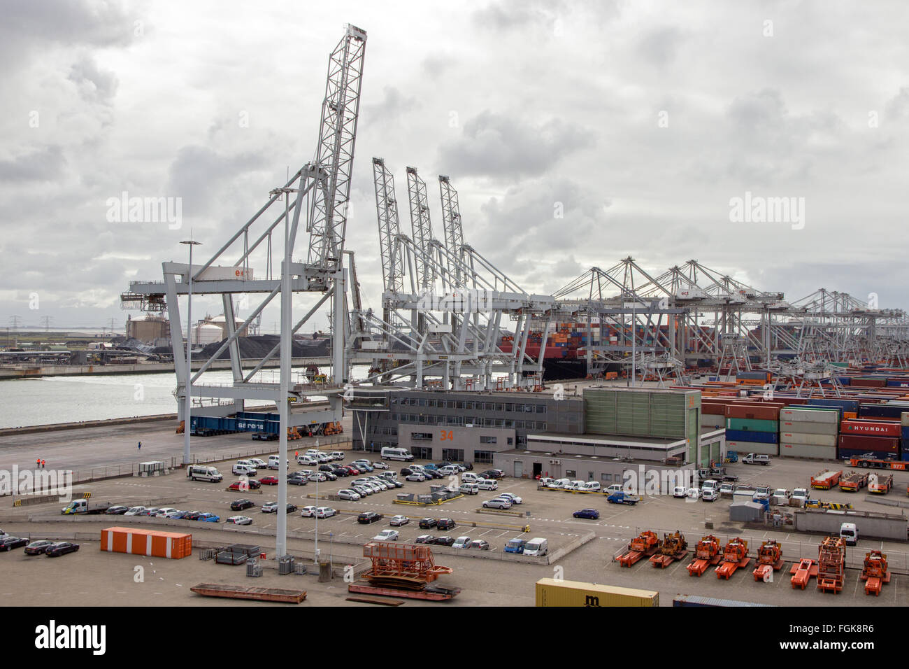 Terminal im hafen -Fotos und -Bildmaterial in hoher Auflösung – Alamy
