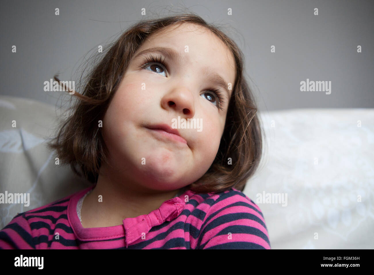Person unentschlossen -Fotos und -Bildmaterial in hoher Auflösung – Alamy
