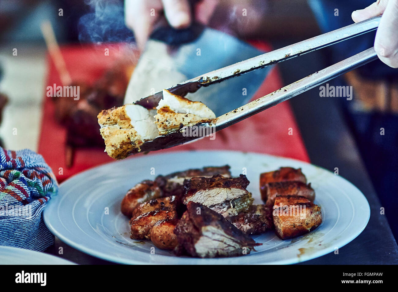 Grillplatte fleisch -Fotos und -Bildmaterial in hoher Auflösung – Alamy