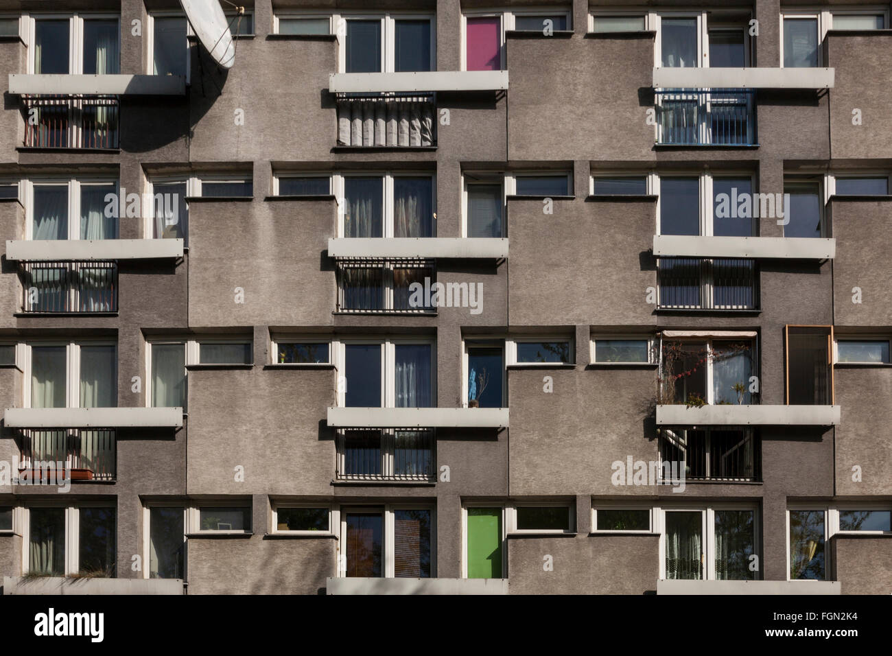 Communist housing blocks -Fotos und -Bildmaterial in hoher Auflösung ...