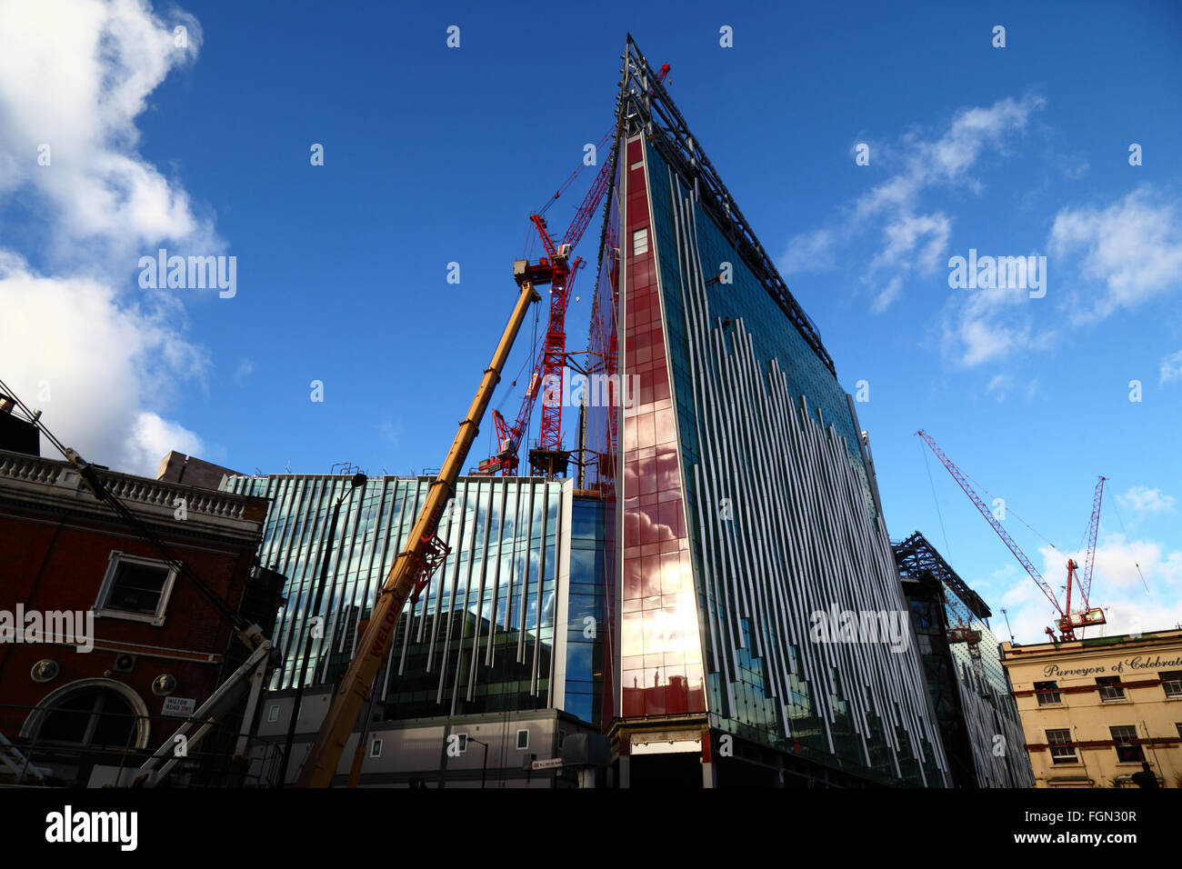 Krane auf Victoria Kreis Baustelle, Victoria, London, England UK ...
