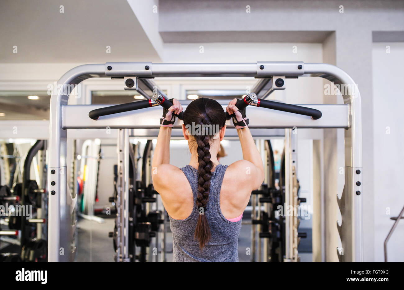 Flexing muskeln -Fotos und -Bildmaterial in hoher Auflösung – Alamy
