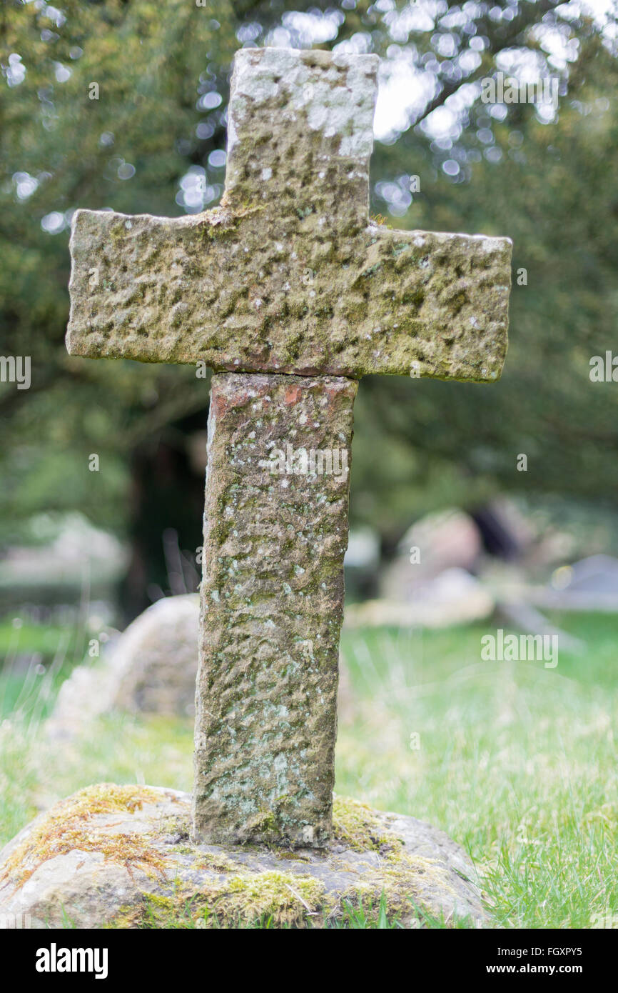 Grobes kreuz -Fotos und -Bildmaterial in hoher Auflösung – Alamy