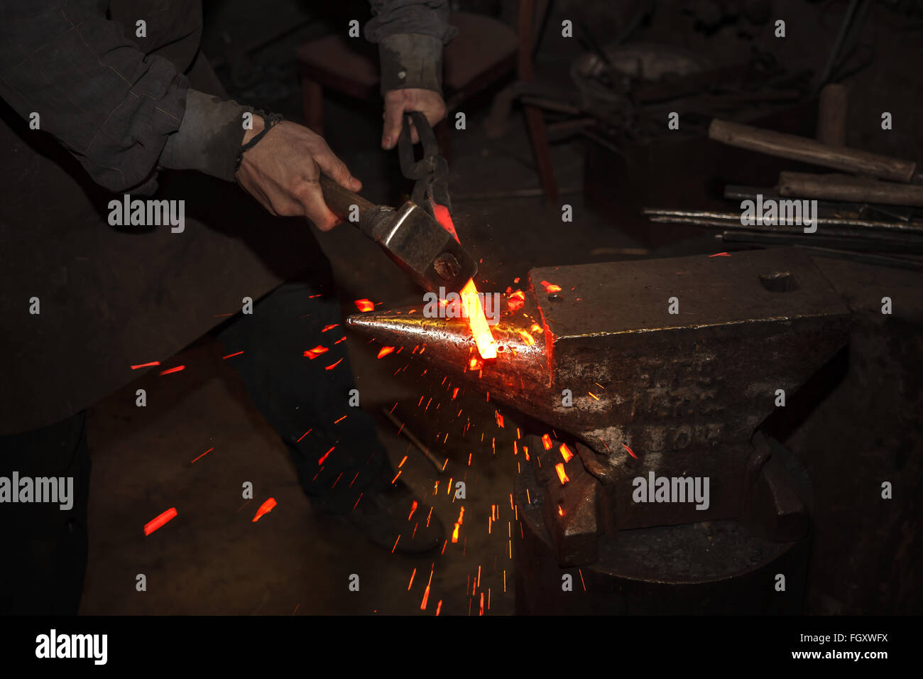 Heißes eisen -Fotos und -Bildmaterial in hoher Auflösung – Alamy