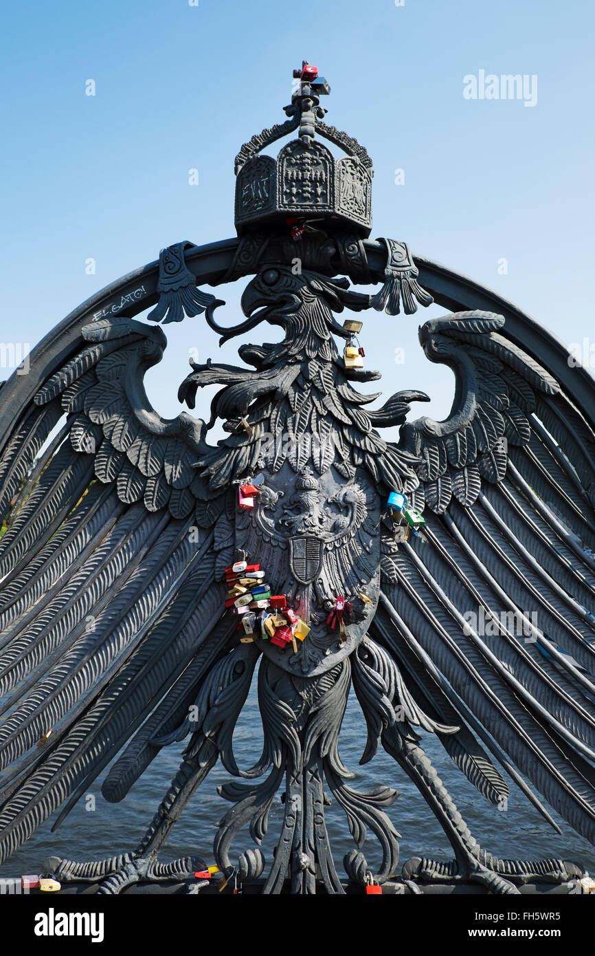 Schmiedeeiserner reichsadler -Fotos und -Bildmaterial in hoher ...