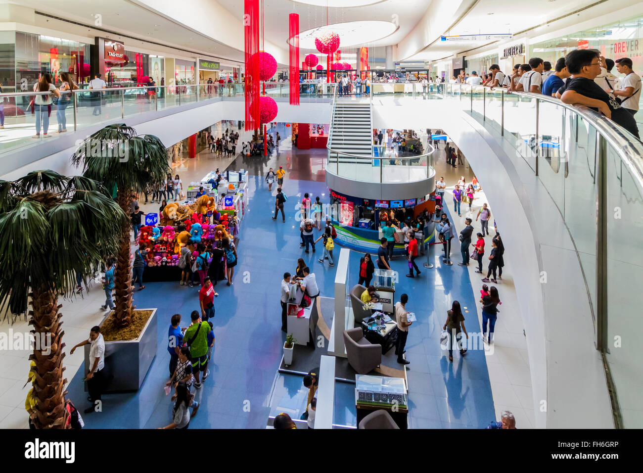 Shopper am größten shopping Komplex Mall von Asien Barangay, Bay City ...