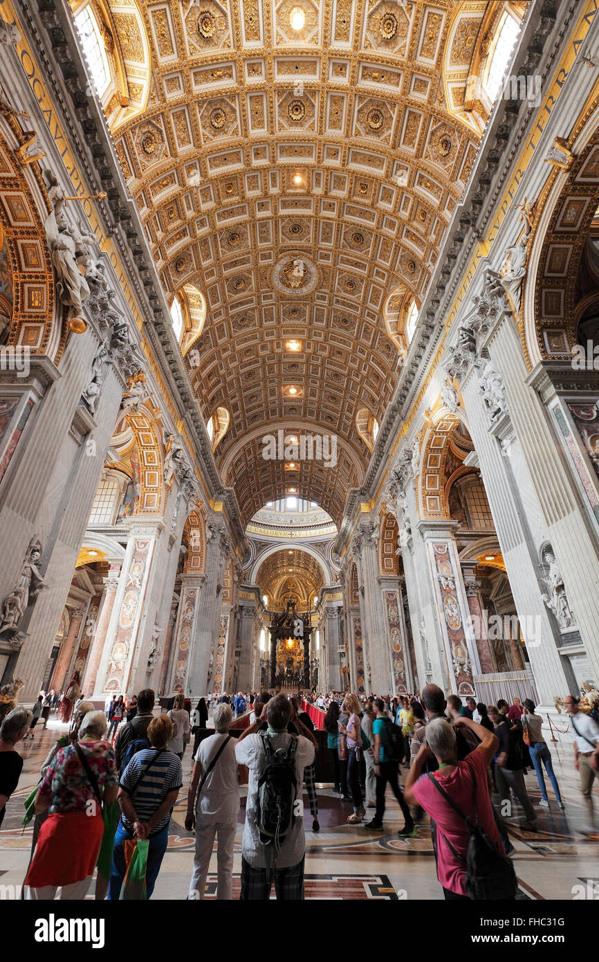 An altar in the st peters basilica in rome -Fotos und -Bildmaterial in ...