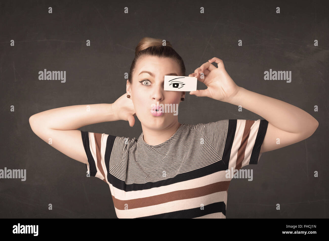 Dummer junge mit Hand gezeichnet Auge Papier Stockfotografie - Alamy