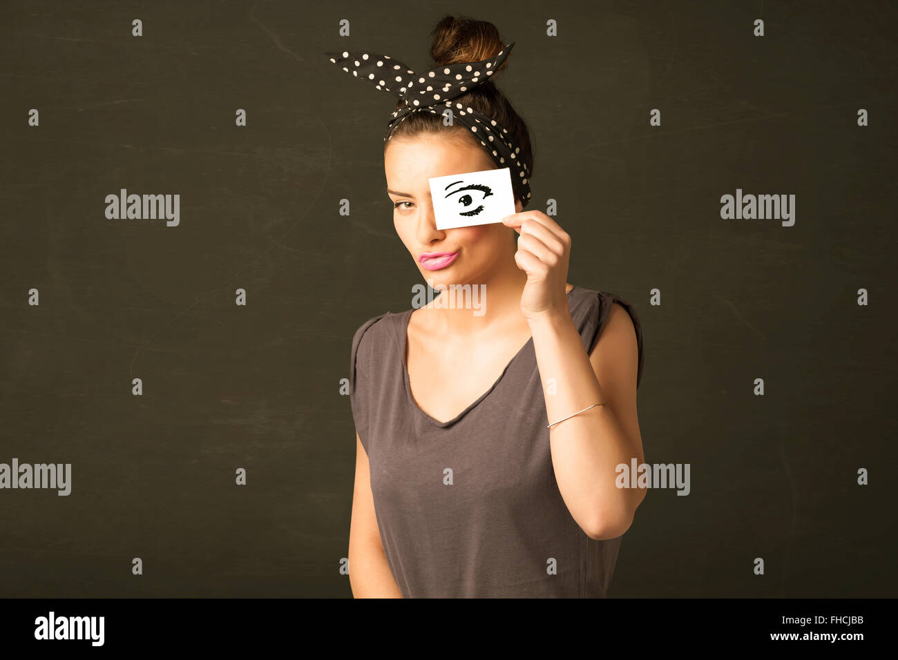 Dummer junge mit Hand gezeichnet Auge Papier Stockfotografie - Alamy