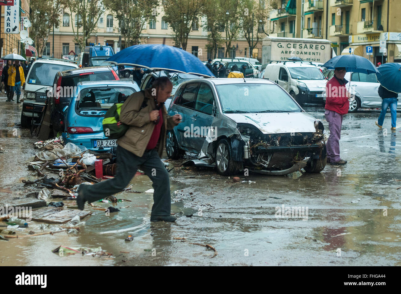 Italien ligurien flut genua menschen -Fotos und -Bildmaterial in hoher Auflösung – Alamy