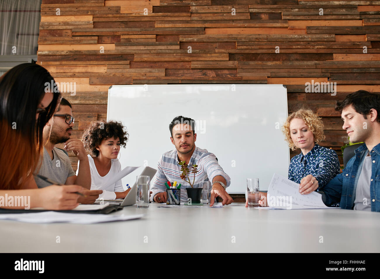 Anstrengender arbeitstag -Fotos und -Bildmaterial in hoher Auflösung ...