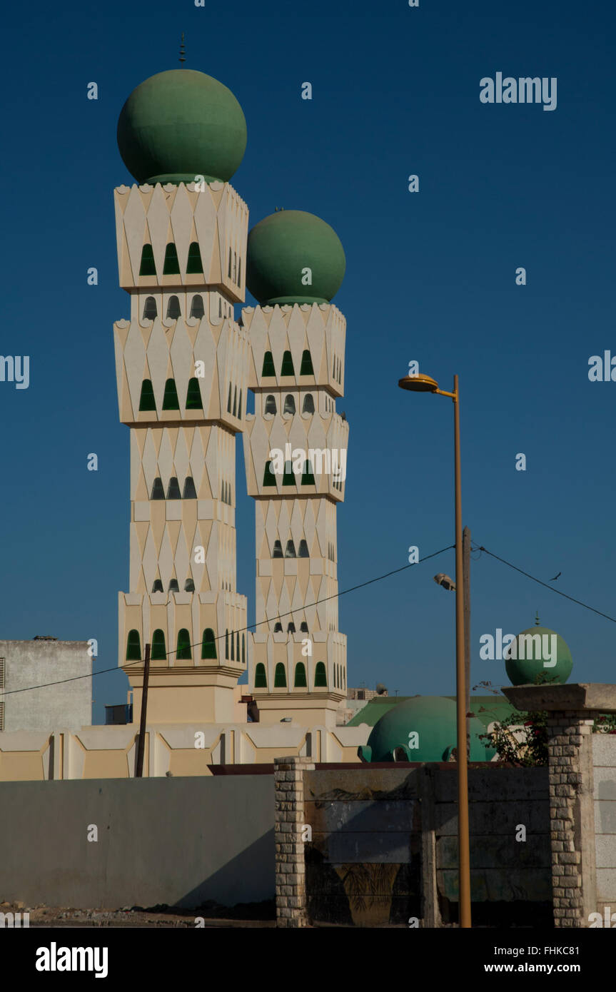 Minarette der Grande Moschee El Hadji Omar Al Foutiyou. Dakar. Senegal ...