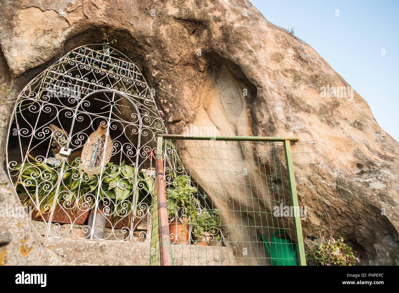 Kirche im fels -Fotos und -Bildmaterial in hoher Auflösung – Alamy