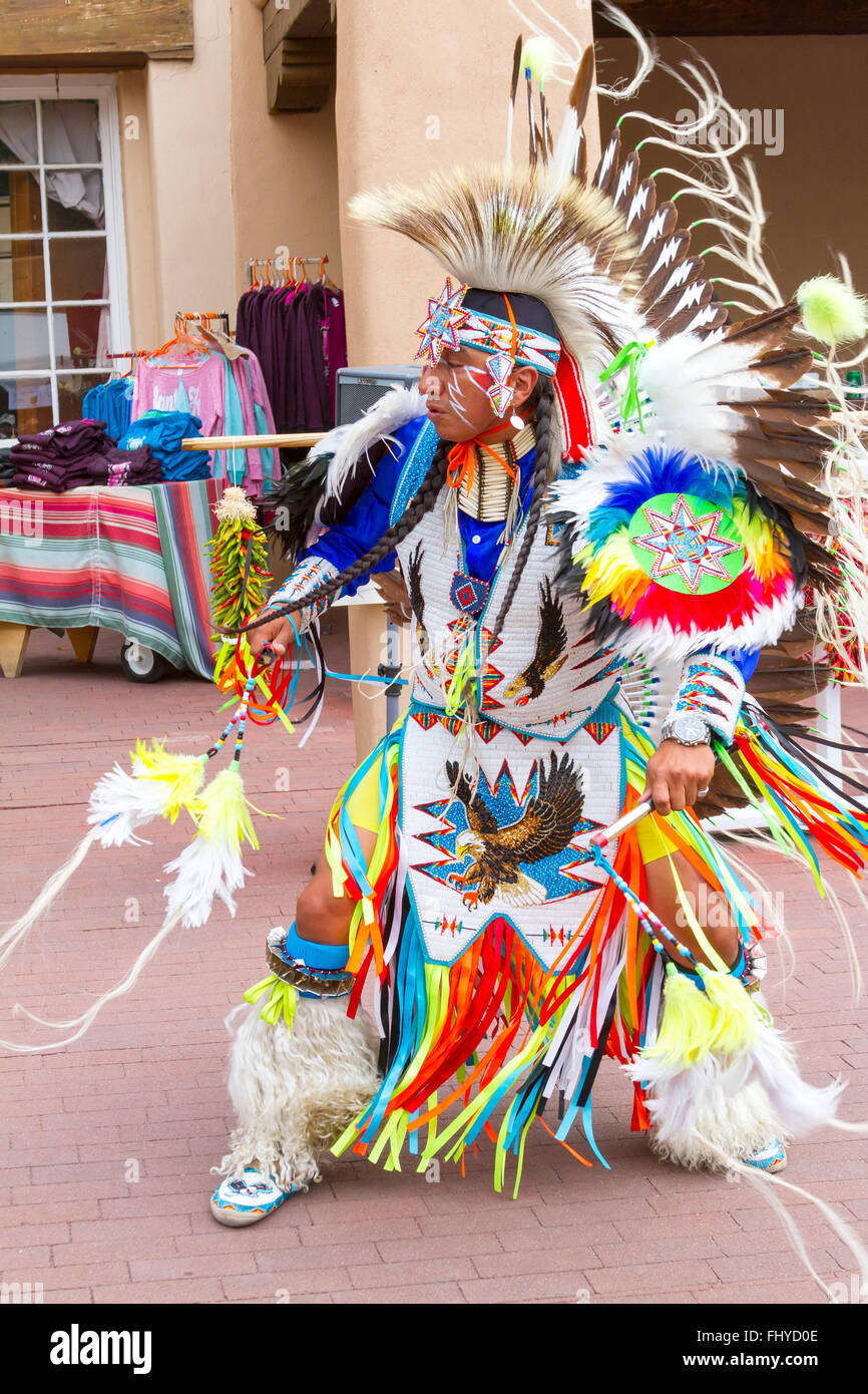 Native american dancers santa fe -Fotos und -Bildmaterial in hoher ...