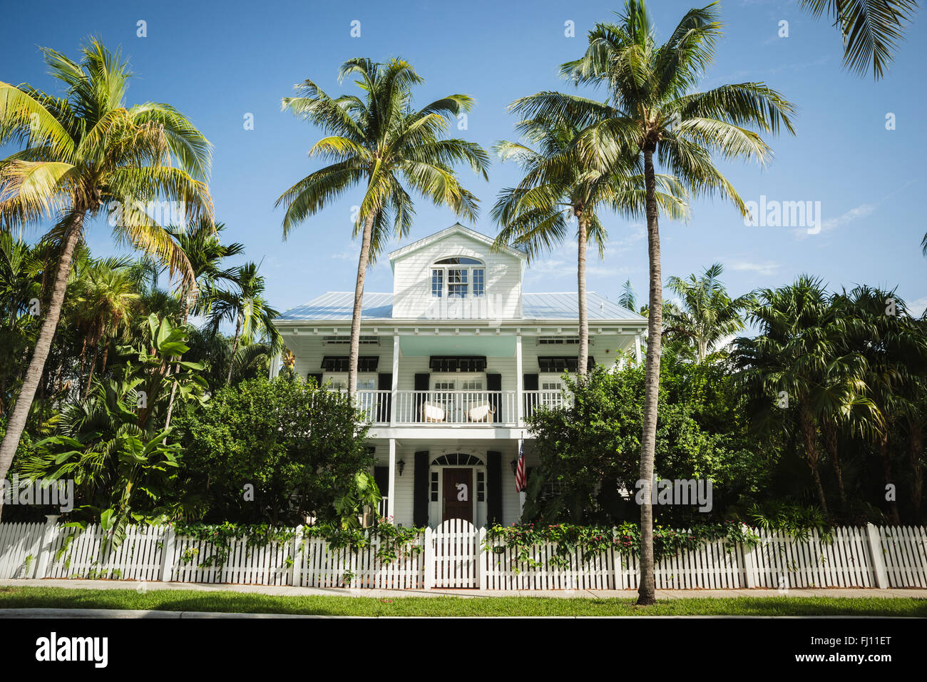 Haus mit palmen -Fotos und -Bildmaterial in hoher Auflösung – Alamy