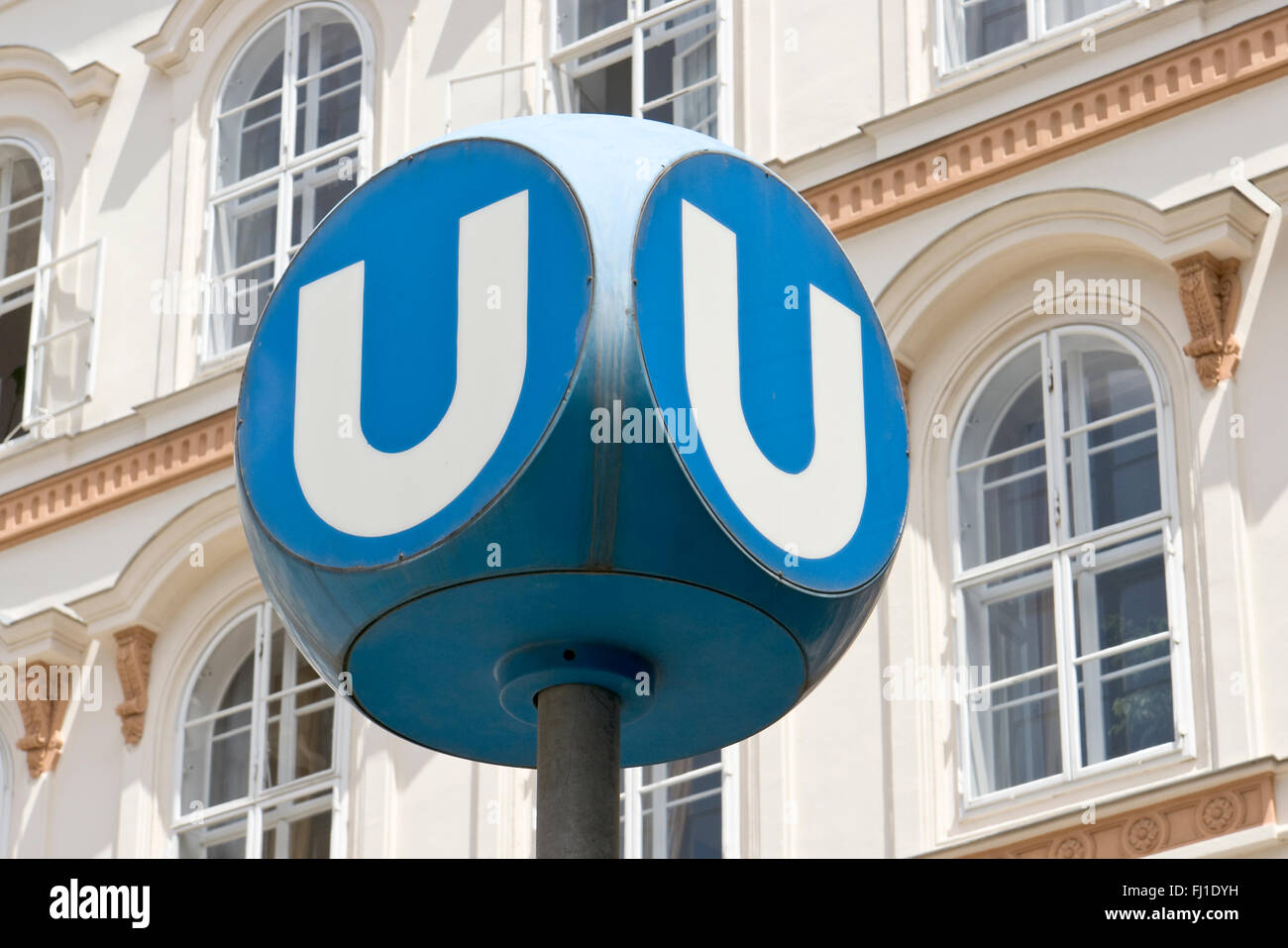 Wiener u bahn eingang -Fotos und -Bildmaterial in hoher Auflösung – Alamy