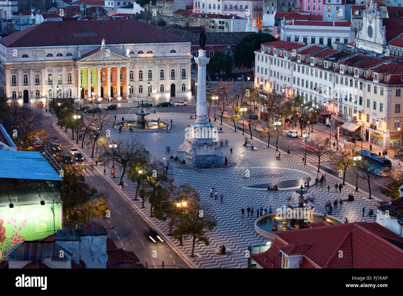 Rossio-Platz in der Nacht, Stadtzentrum von Lissabon, Portugal, Europa ...