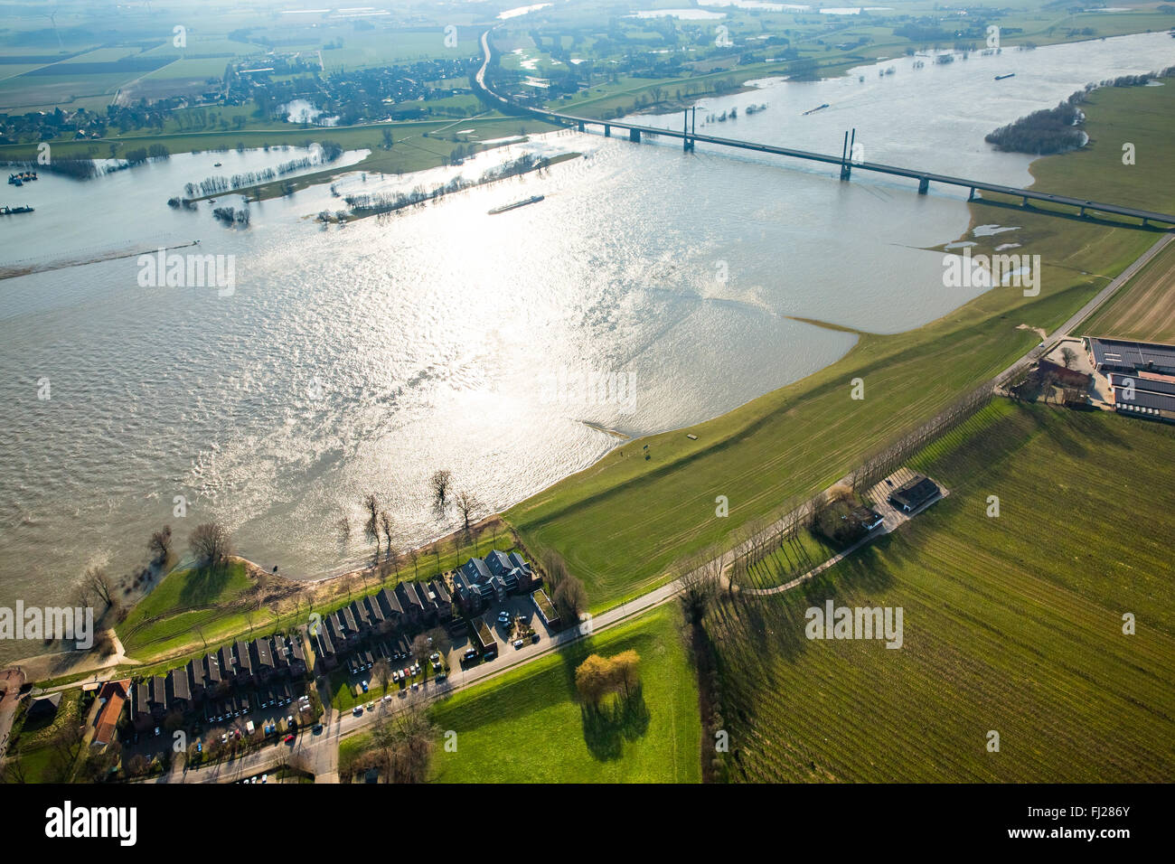 Rheinbrücke rees -Fotos und -Bildmaterial in hoher Auflösung – Alamy