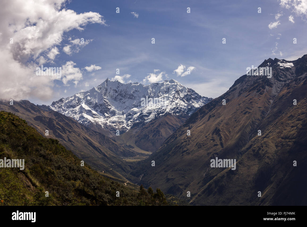 Bergkette landschaft -Fotos und -Bildmaterial in hoher Auflösung – Alamy