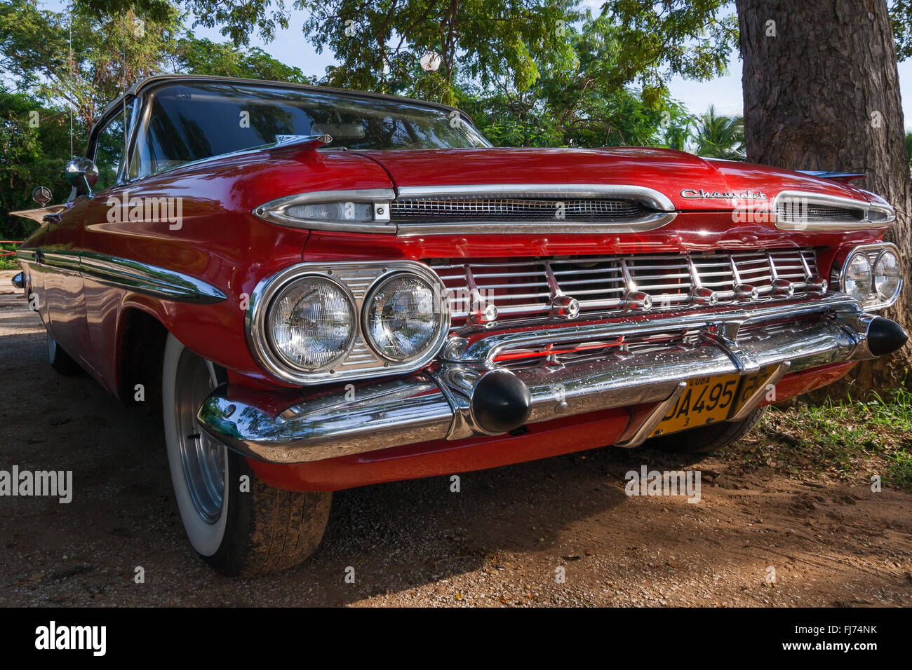 Chrom auf rotem auto -Fotos und -Bildmaterial in hoher Auflösung – Alamy